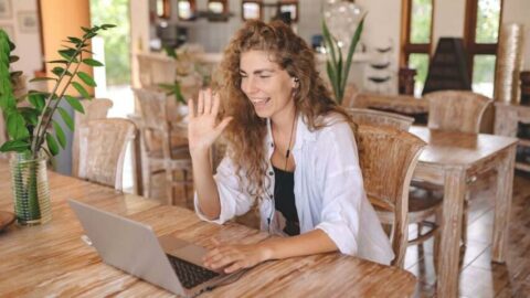 How to Respond when someone Says "Hi" — 14 Best Ways