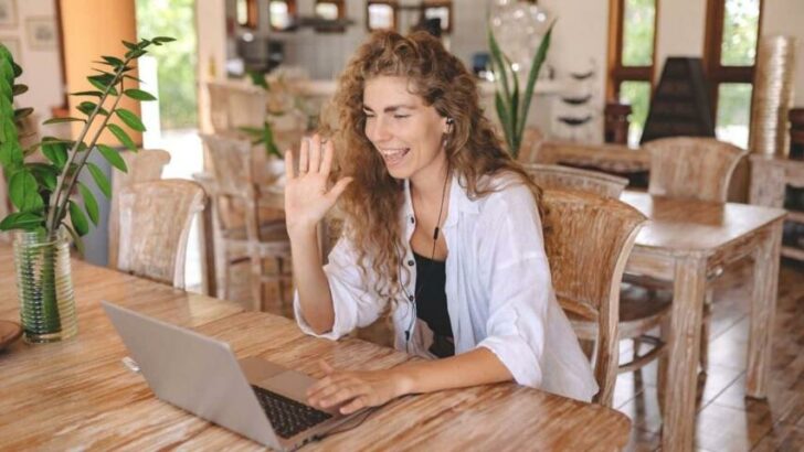 How to Respond when someone Says "Hi" — 14 Best Ways