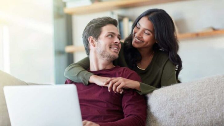 How to Respond when someone Says "Hi" — 14 Best Ways