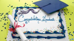 42 Awesome Messages to Write on a Graduation Cake